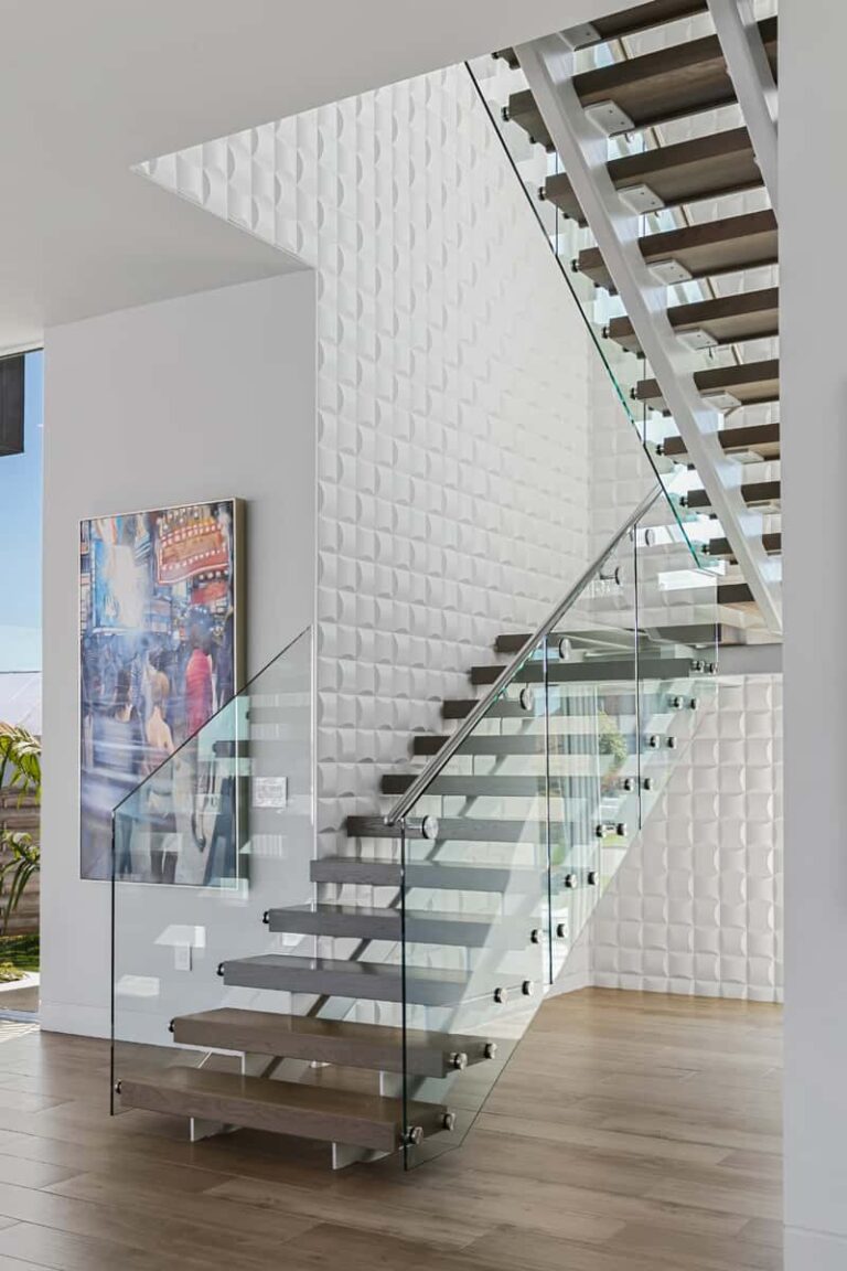 Modern Minimal Aluminum And Glass Railing